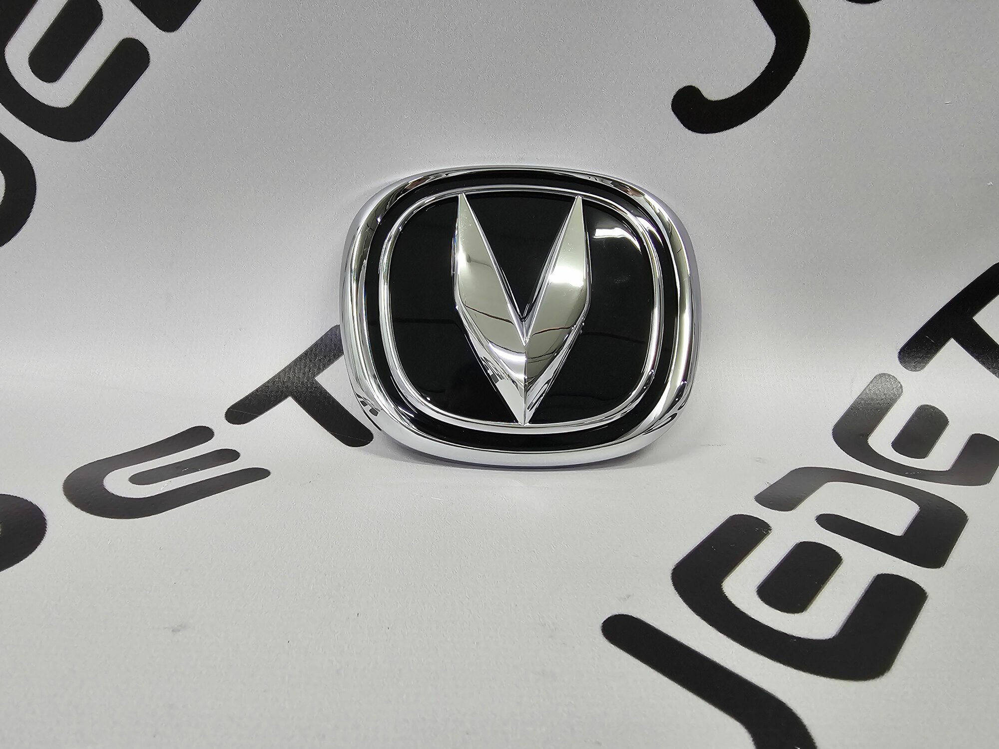 Эмблема передняя Changan Eado Plus