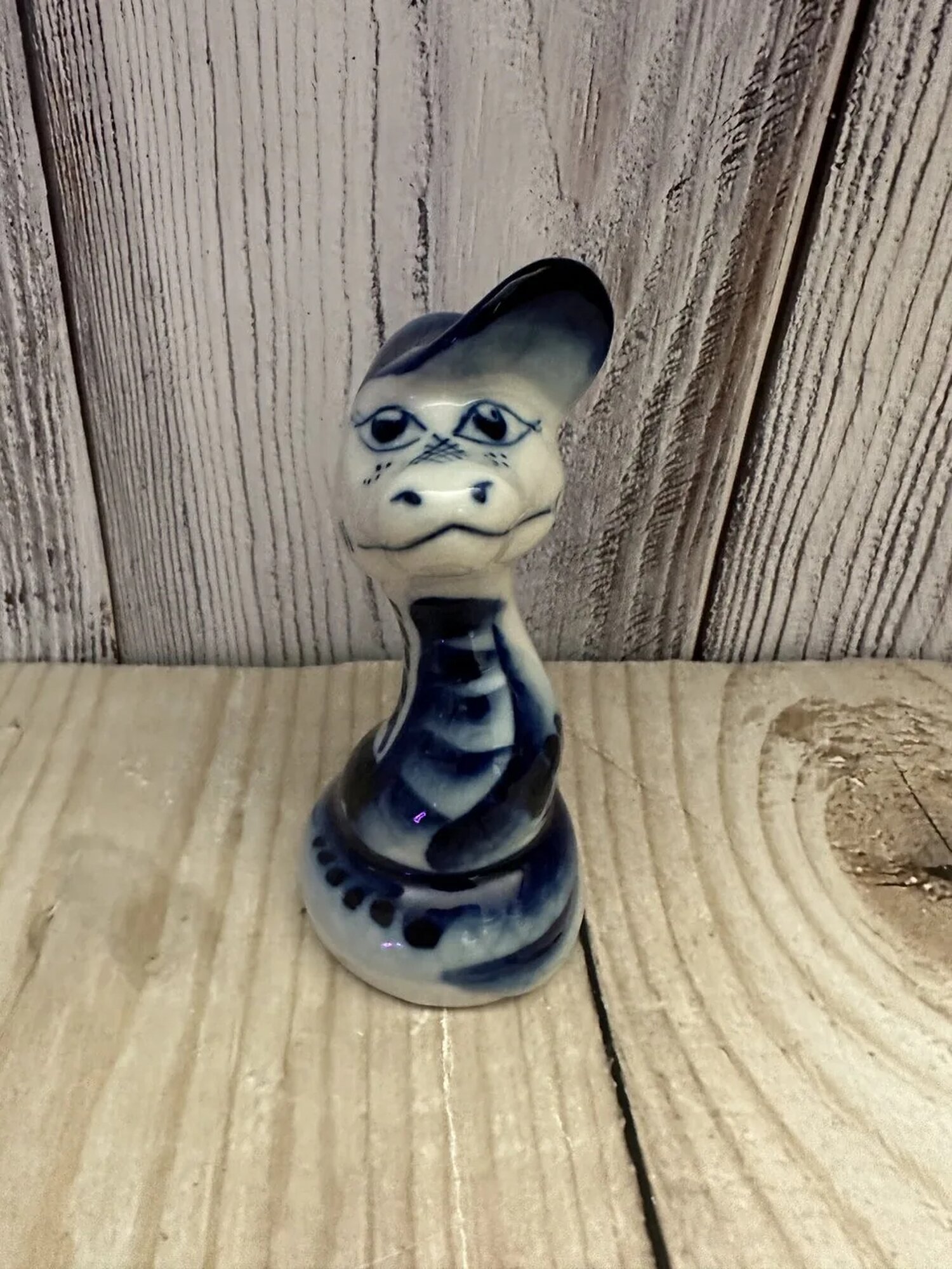 Статуэтка Змейка В кепке Гжель Фарфор винтажная