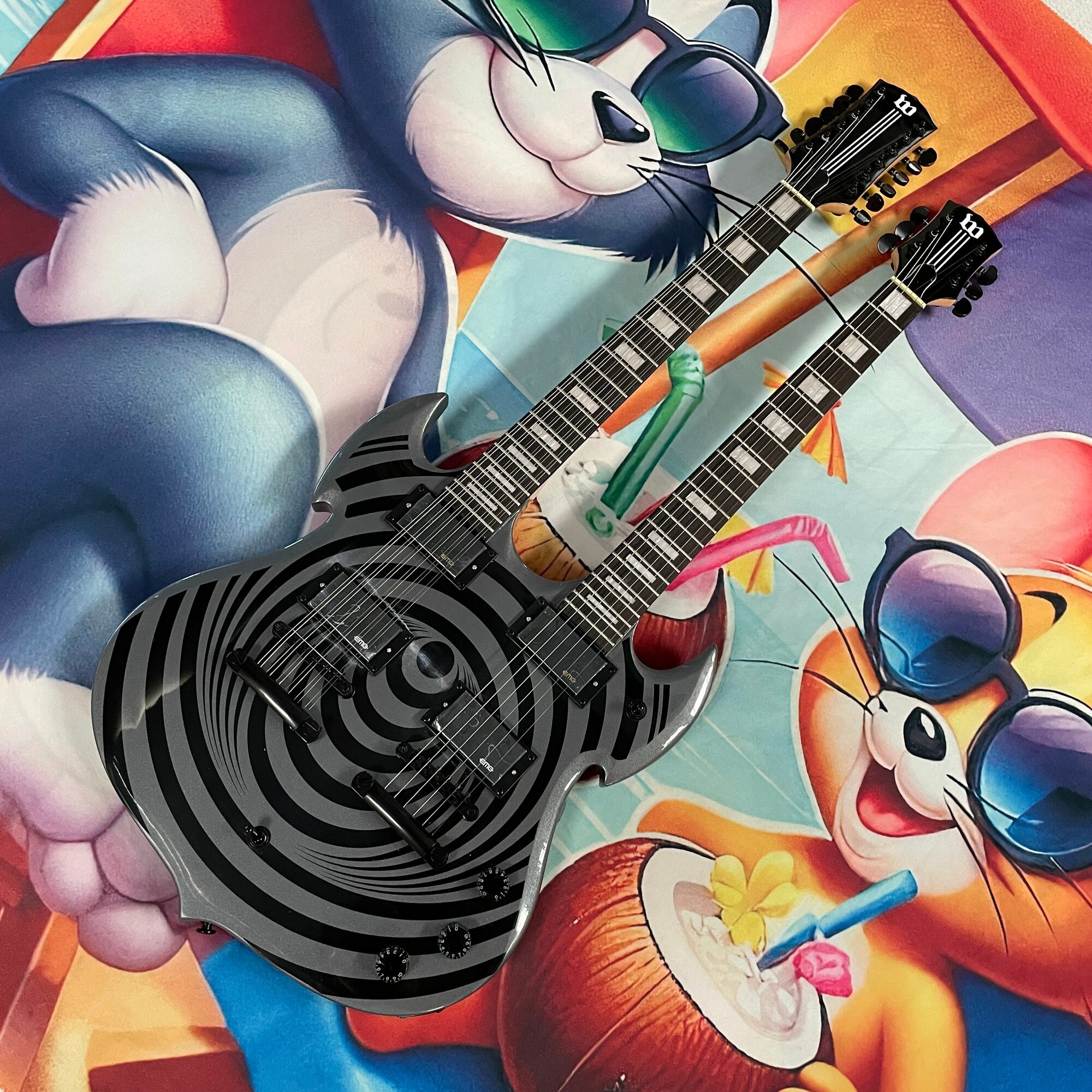 Электрогитара Кастомная двухшеечная массивная изготовленная в Китае роковая энергия в два раза больше! 18-струнная, корпус Махагони