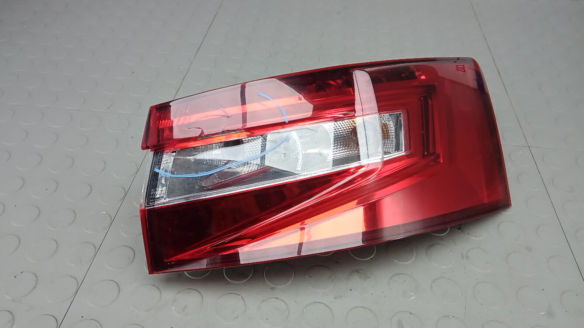 Фонарь задний правый SKODA SUPERB 3, Номер 3V5945208A