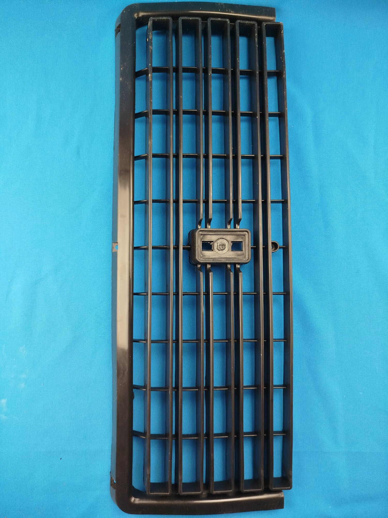 Решетка радиатора "ДААЗ" для а/м ВАЗ 2107 черная с молдингом