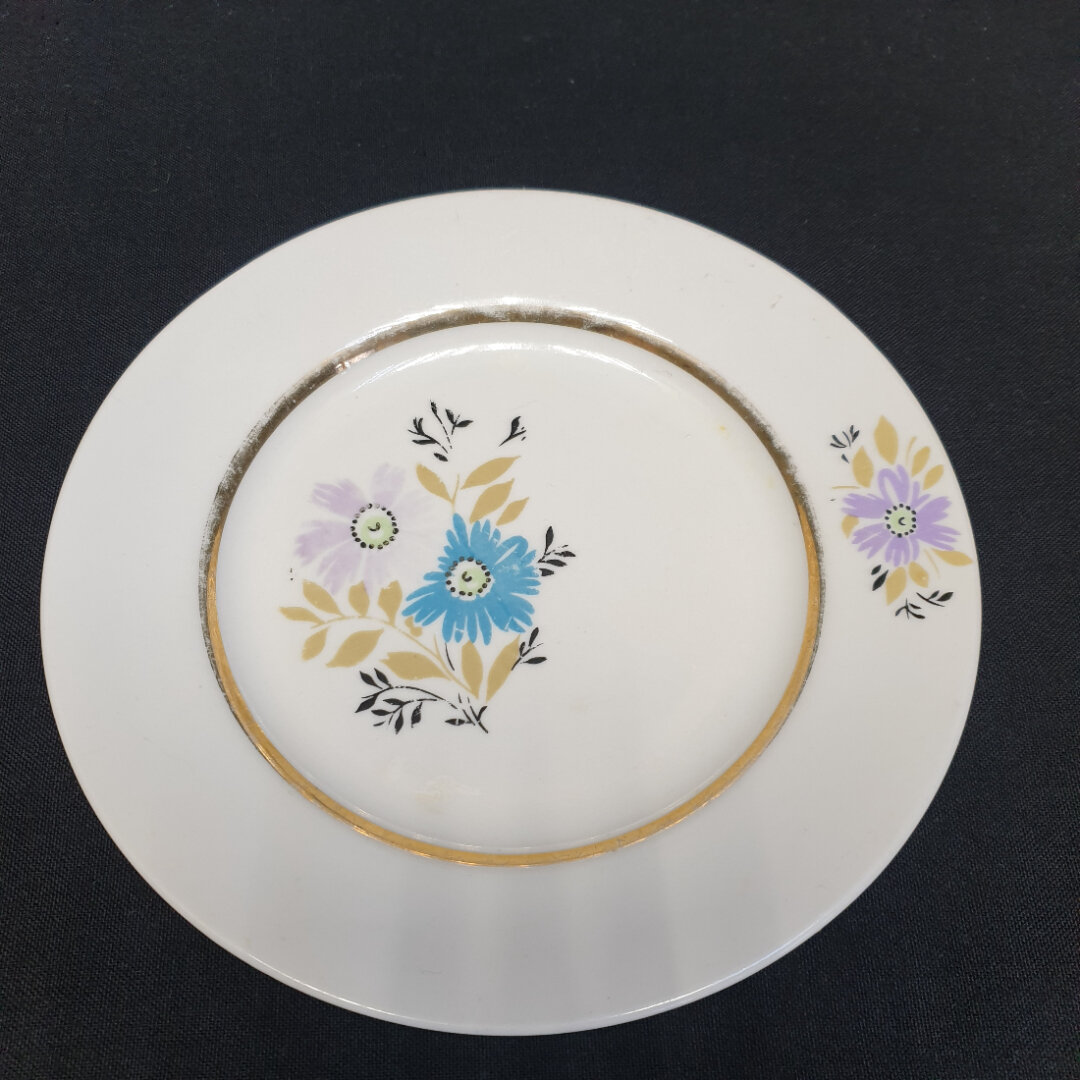 Тарелка десертная, Пролетарий, фарфор, деколь, позолота. Винтаж. СССР.