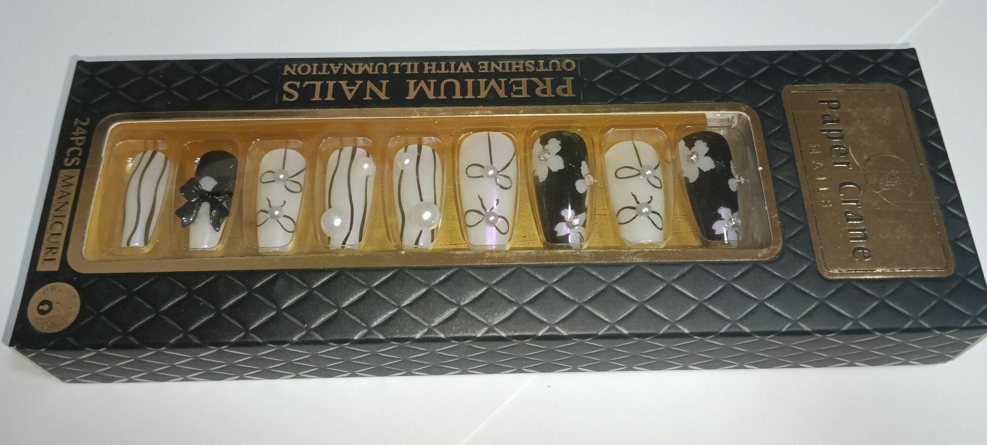 Набор накладных ногтей с дизайном, черно-белые "Бантики", самоклеящиеся.