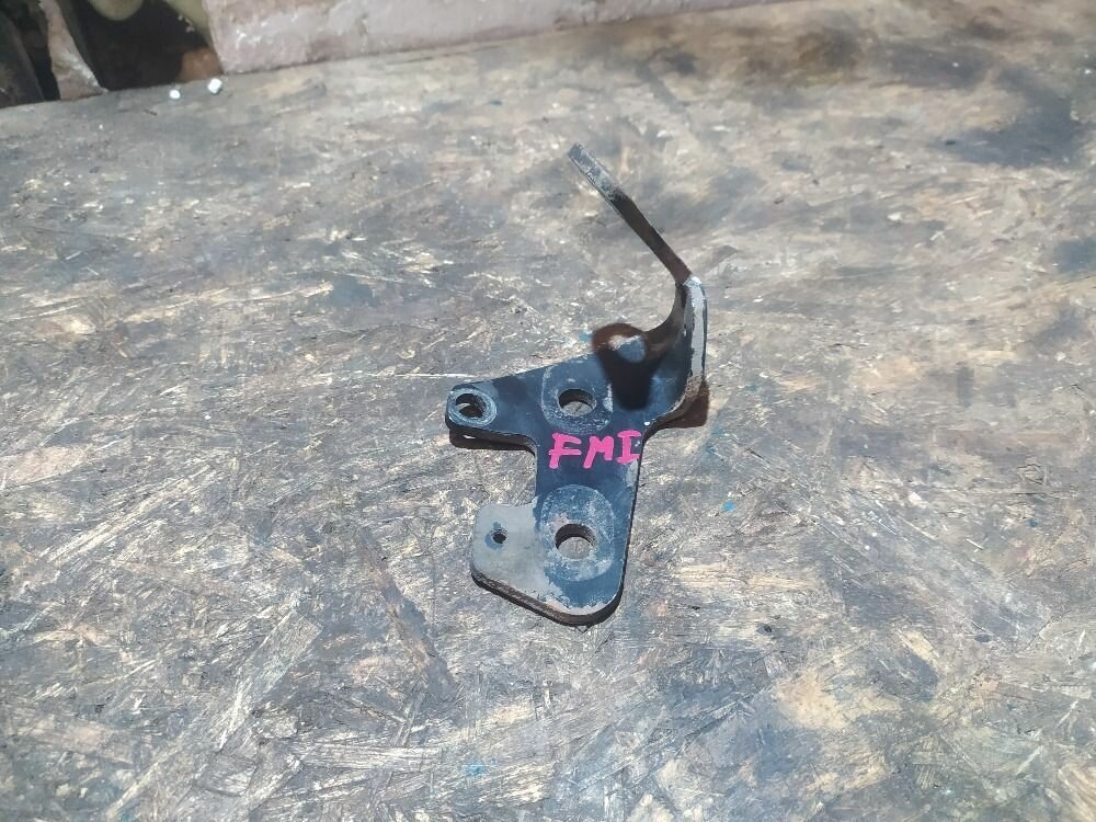 Кронштейн Ford Mondeo I (1993 1996) Б/У с пробегом