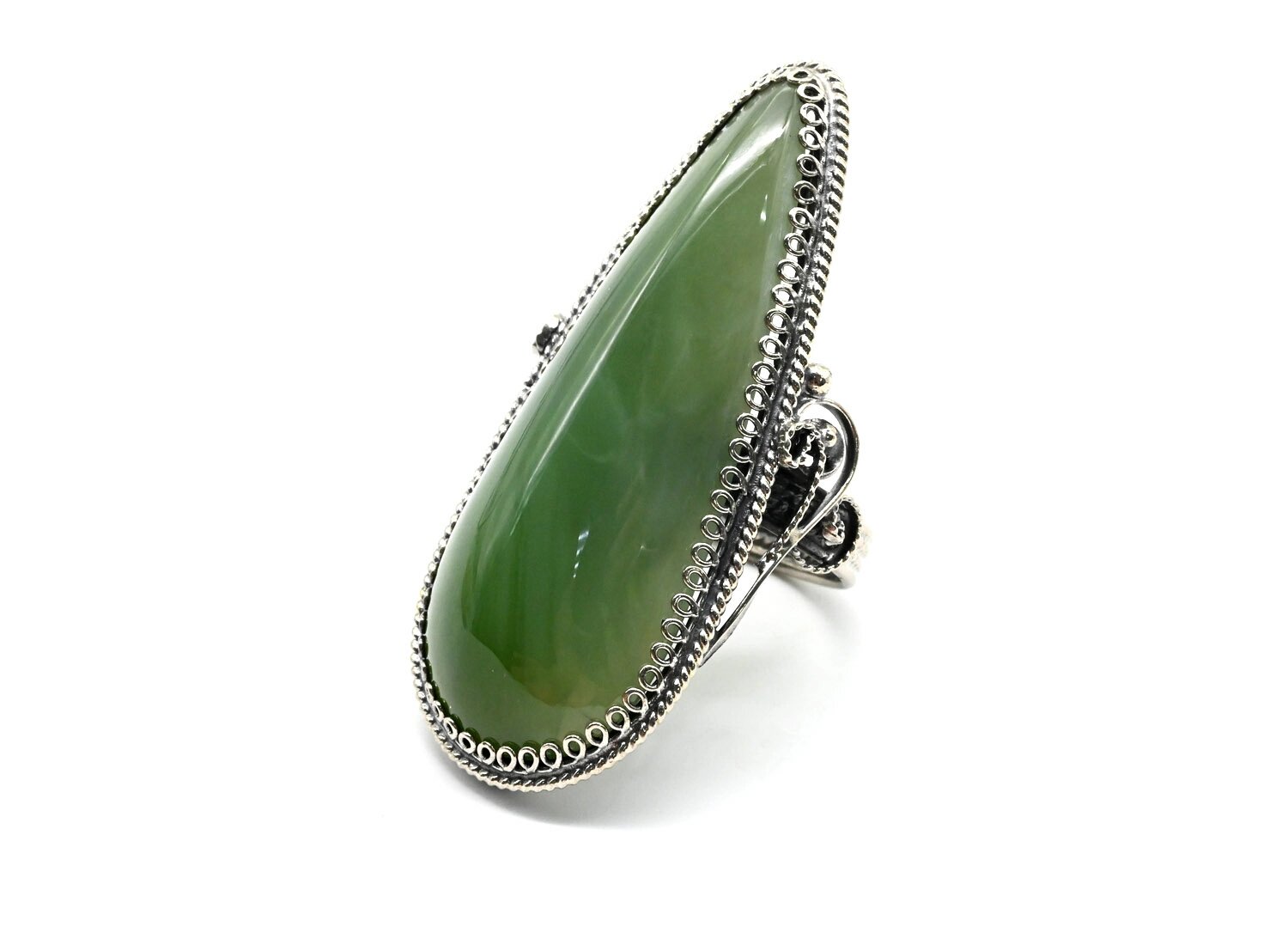 Кольцо, нефрит