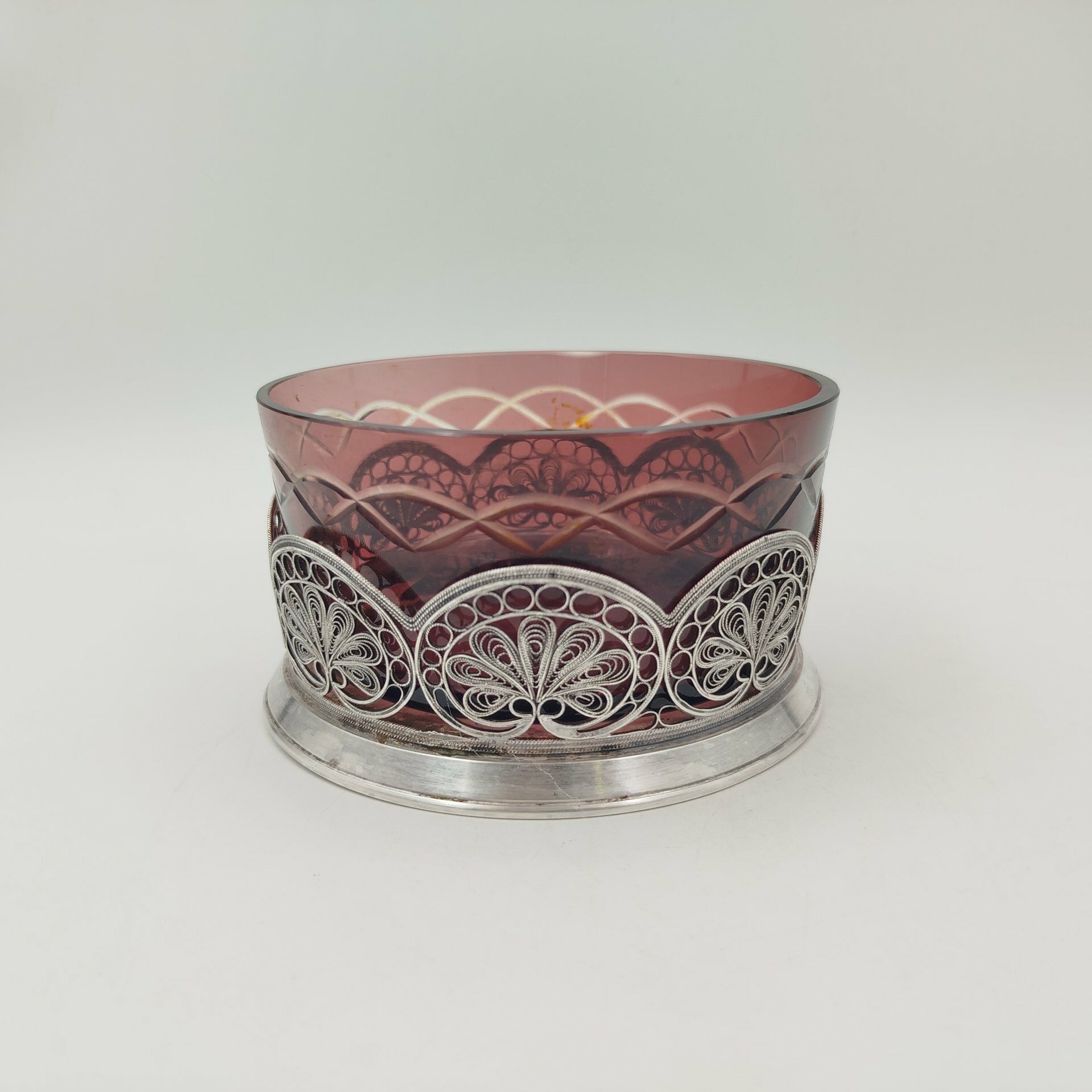 Сахарница из марганцевого стекла с подставкой в технике скань, мельхиор, стекло