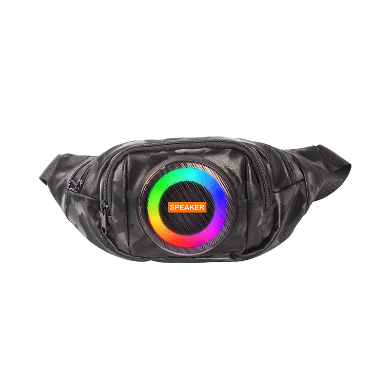 Bluetooth -динамик рюкзак поднимается на открытом воздушном турнире.