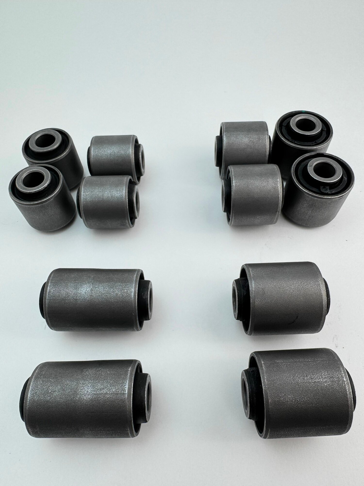 12 штук. Комплект сайлентблоков задней подвески. Для Ford Focus 2. Mazda 3,5. Volvo S40. Артикула рычагов : 1061668 1517403 1357319