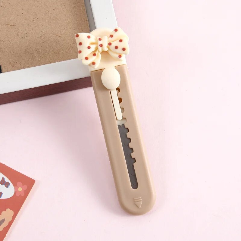 Милый мультяшный медведь, мини-универсальный нож, маленький нож для распаковки, студенческий портативный нож для резки бумаги, выдвижной нож, канцелярские принадлежности, подарок