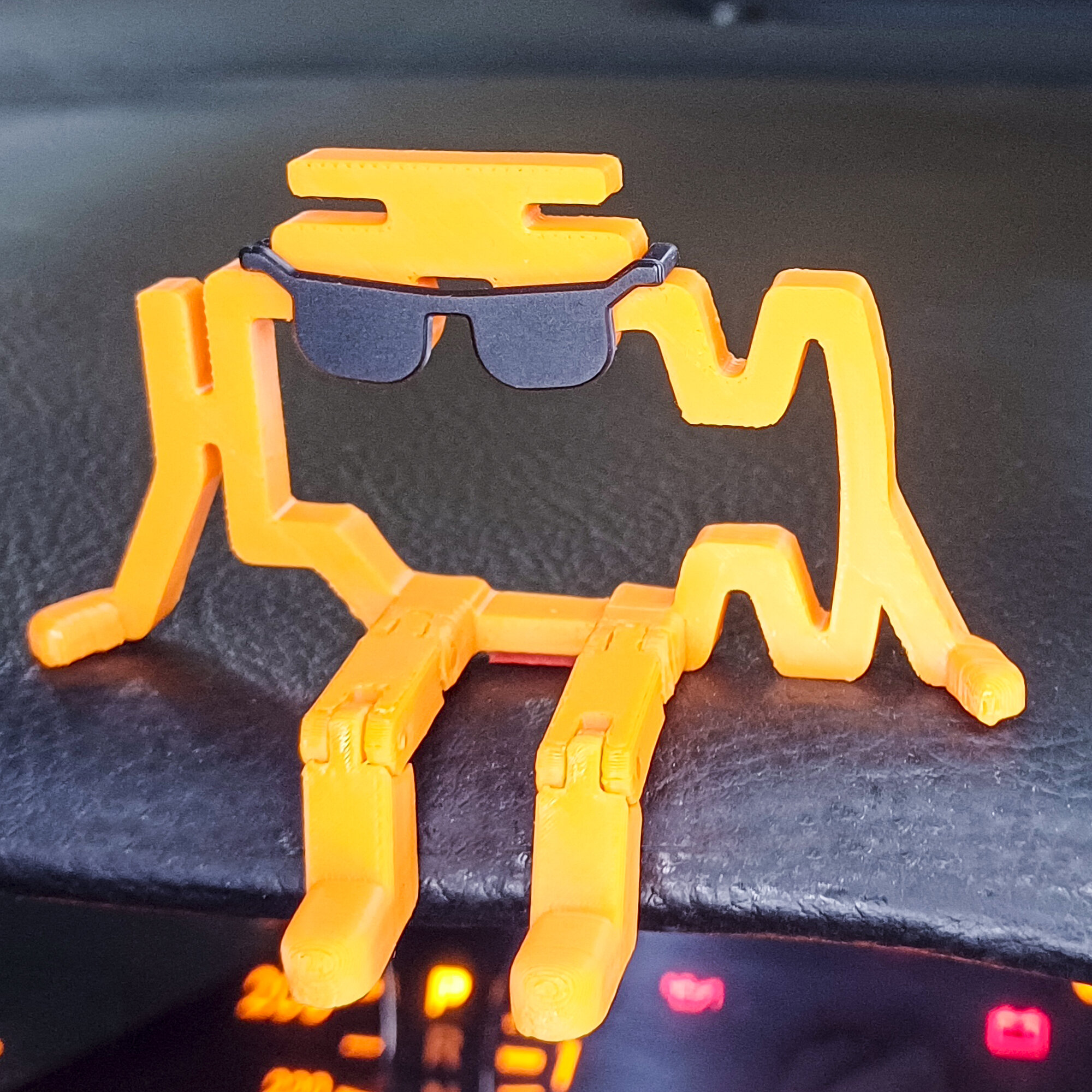 Игрушка-оберег Check Engine с глазами в салон автомобиля с клейкой лентой для фиксации