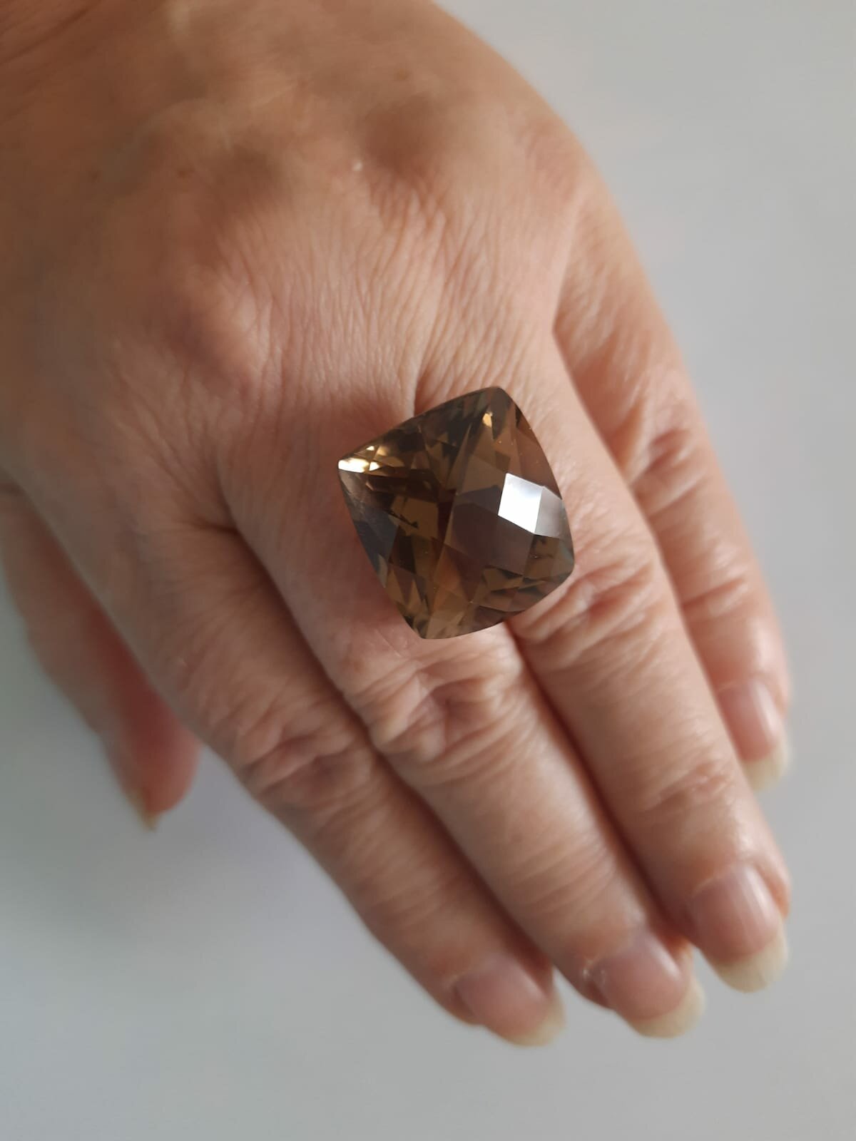 Раух топаз. 33 ct.