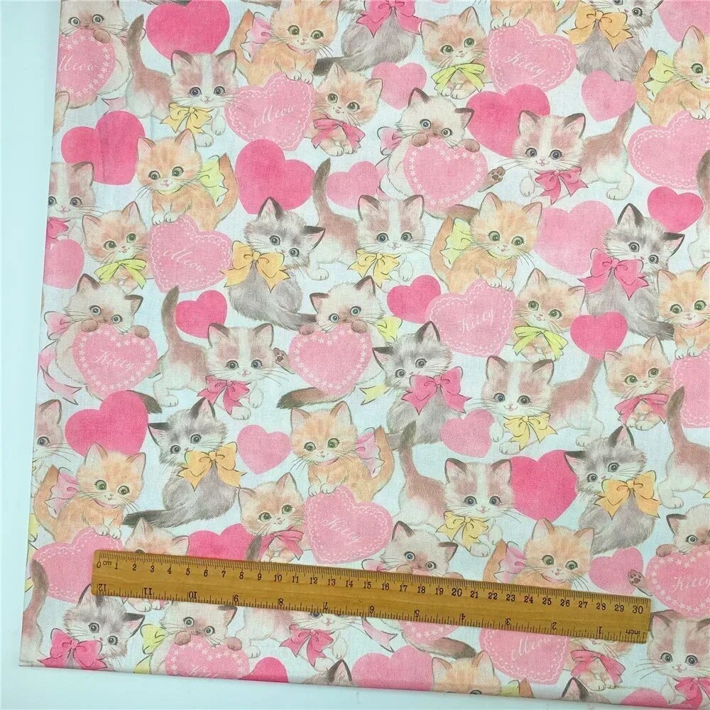 Ткань хлопковая с котиками и сердечками, розовый, 45x110 см
