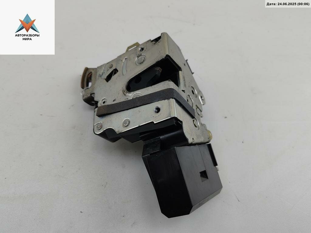 Замок двери передней правой BMW 5 E39 рест. 2000 8235126