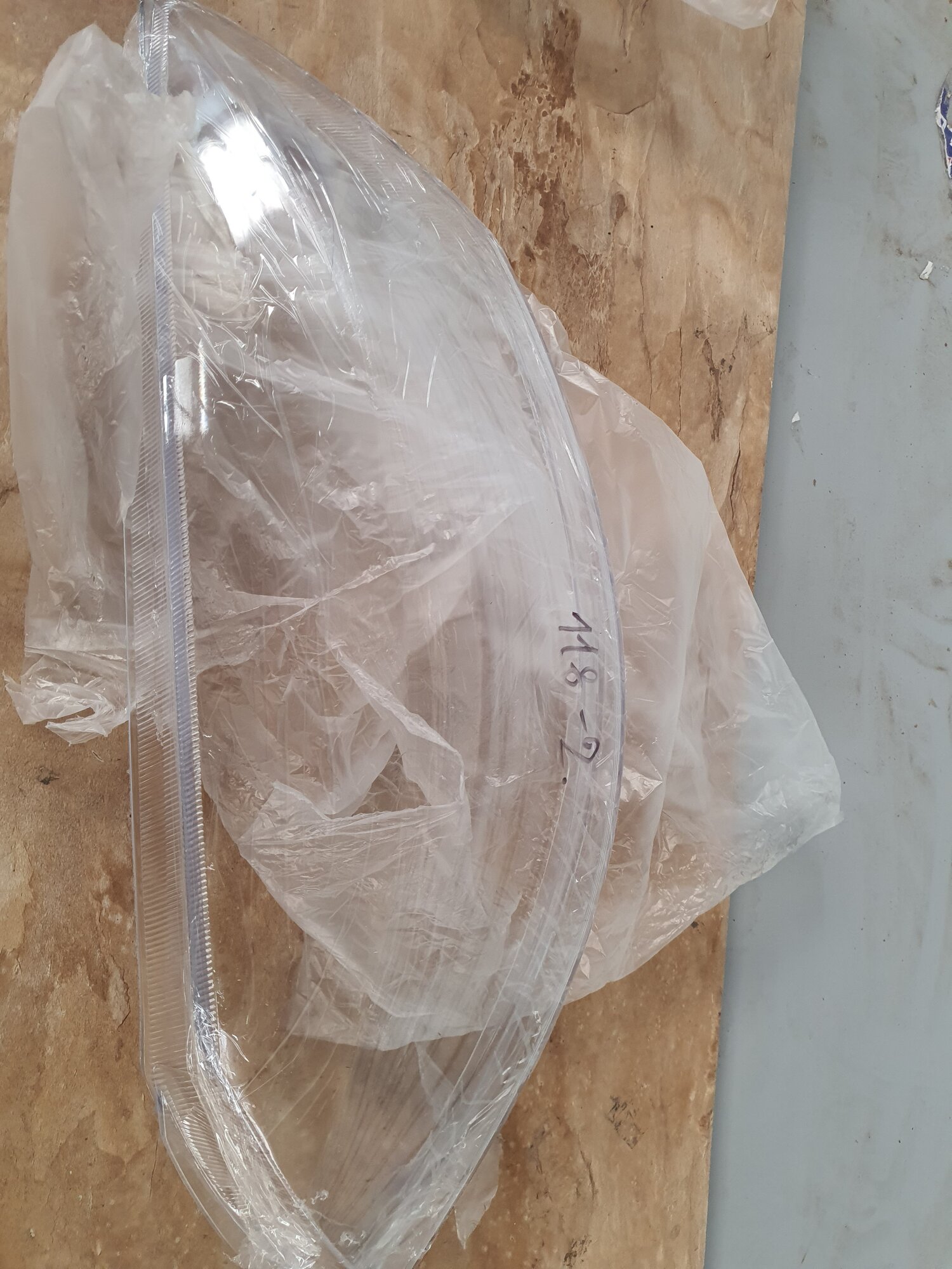 Стекло Переднее Левое Фары Ваз Лада Калина 2 (Пластик).