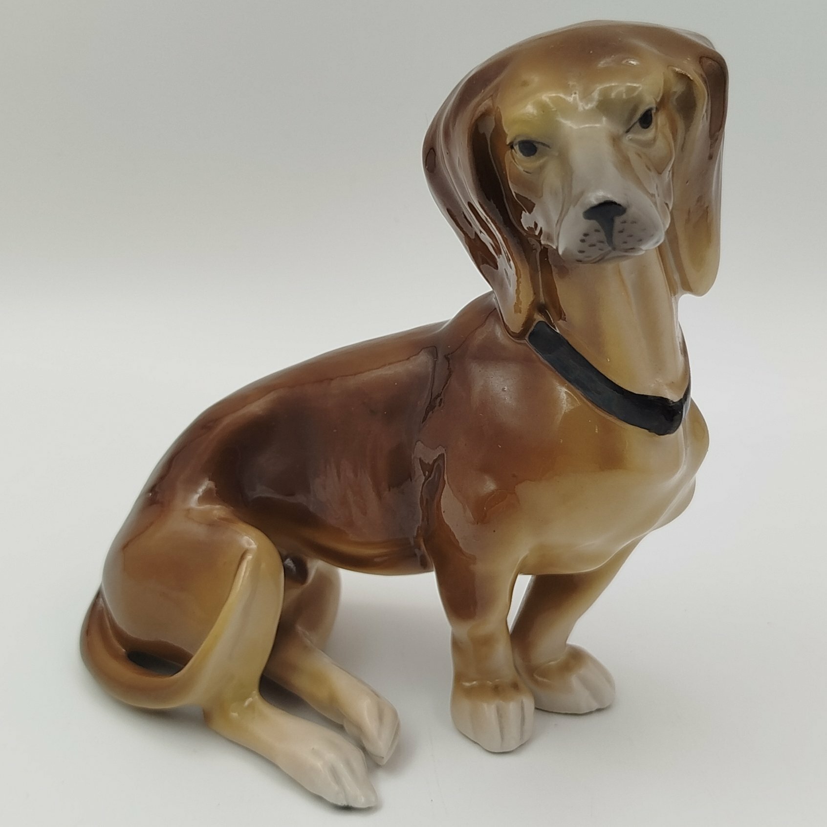 Статуэтка "Такса", фарфор, аэрография, Fasold & Stauch Bock Wallendorf, Германия, 1950-1972 гг.