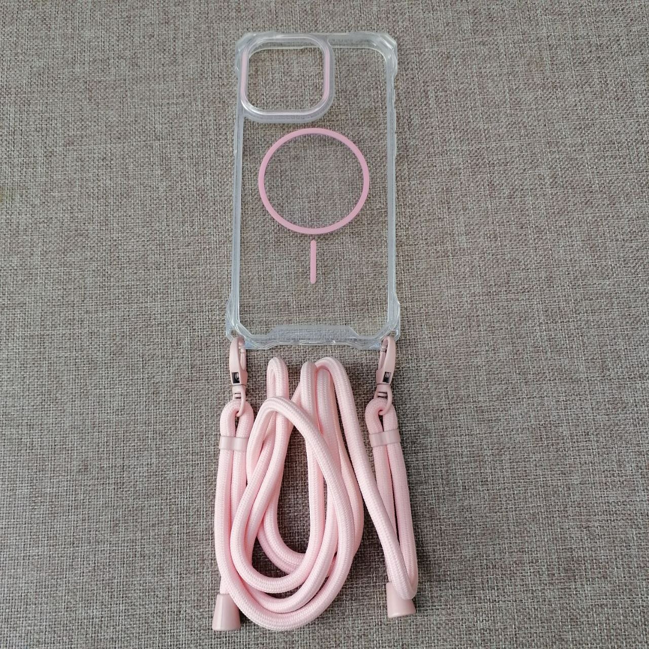 Чехол-накладка для IPhone 13 Pro из высокого качества силикона и веревкой-цепочкой на шею. Функция быспроводной зарядки и усиленный 3-ой шнурок.