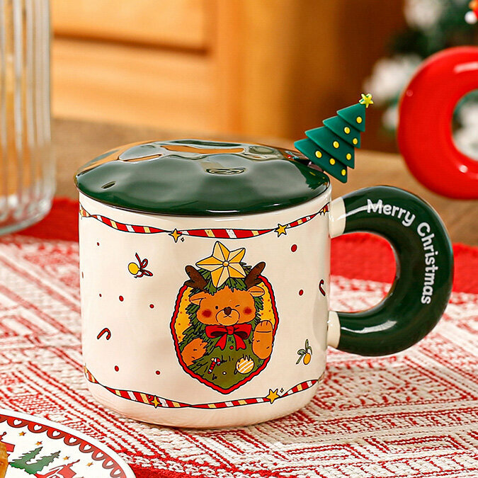 Кружка с крышкой Медведь под ёлочкой