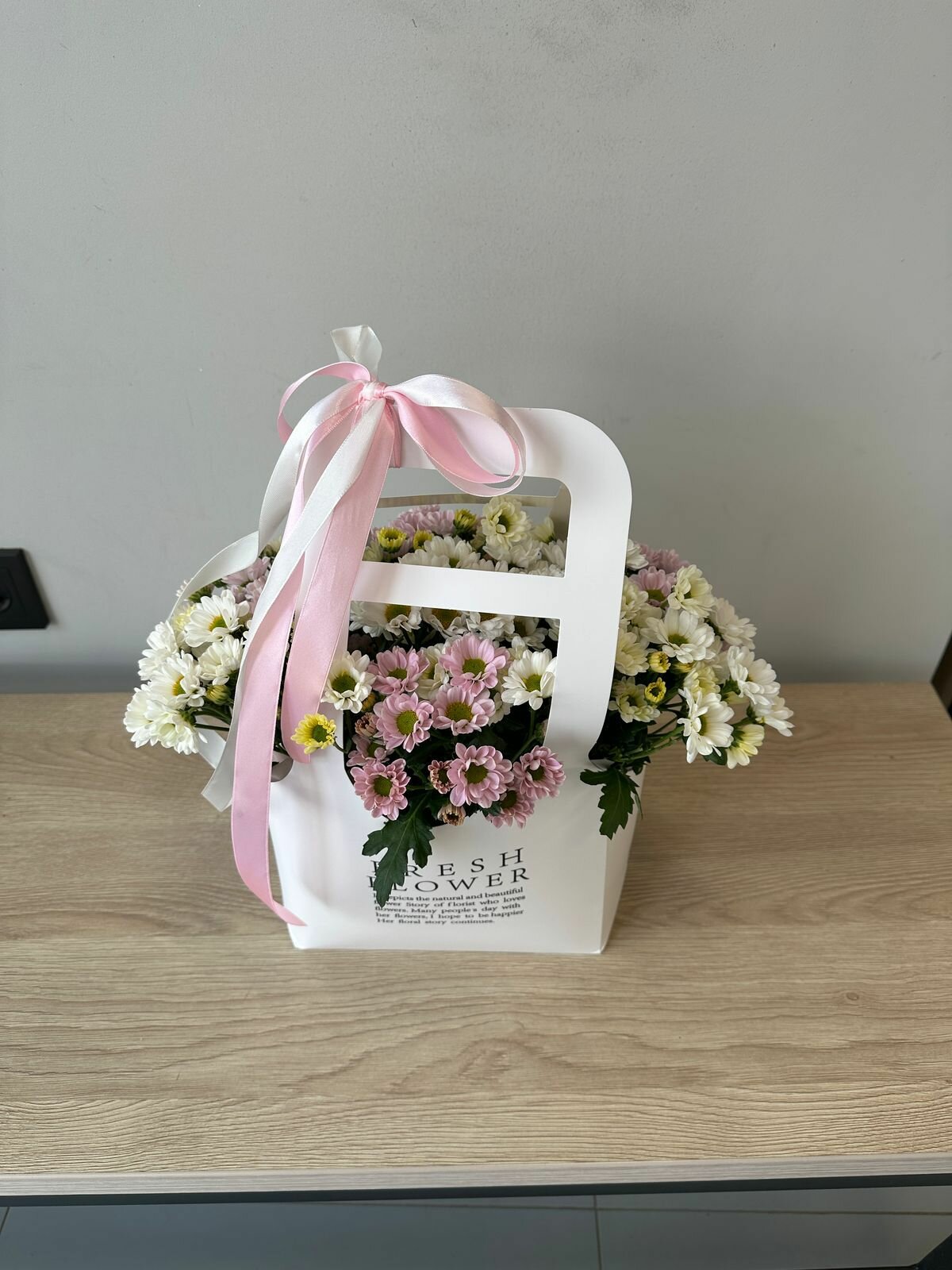 Хризантемы сантини в сумочке