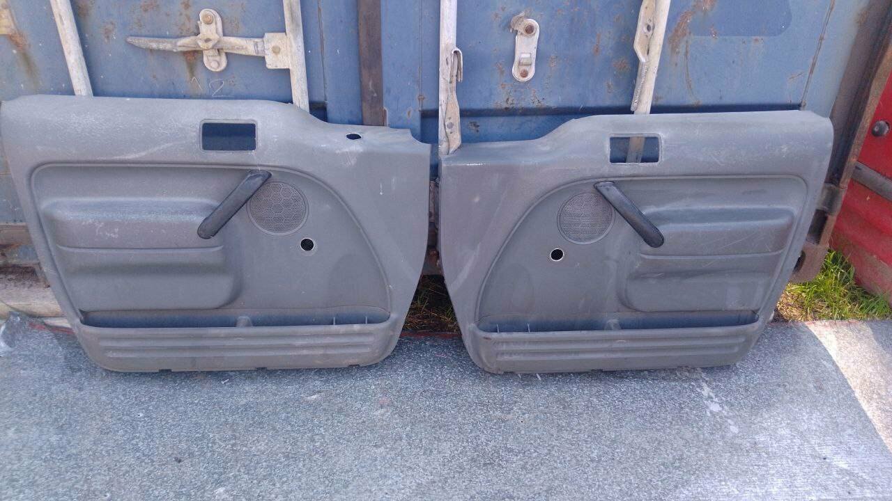 Обшивка двери передней Ford Transit Connect 2009 2T14V23890ADW