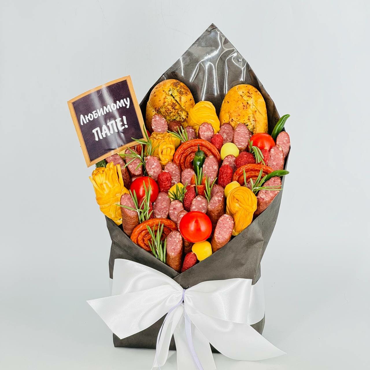 Колбасный букет для мужчины, папы на день рождения, день отца. Букет из колбасы и закусок