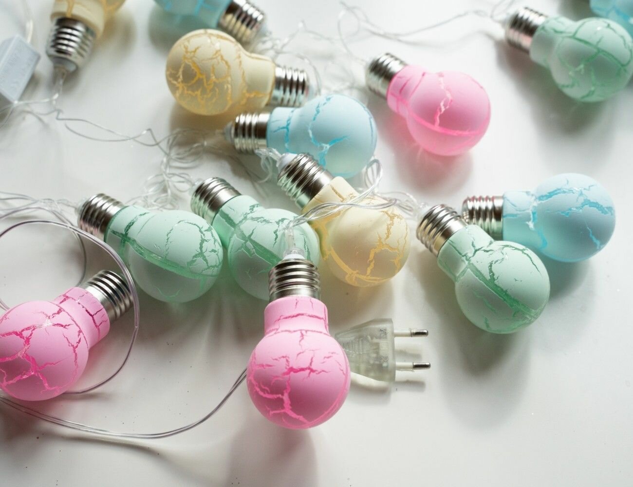 Электрогирлянда цветные чудеса (лампочки-шарики), тёплые белые LED-огни, 10 разноцветных ламп, 1.4+0.3 м, батарейки, прозрачный провод PVC, SNOWHOUSE ILD-10WW-BO-LM