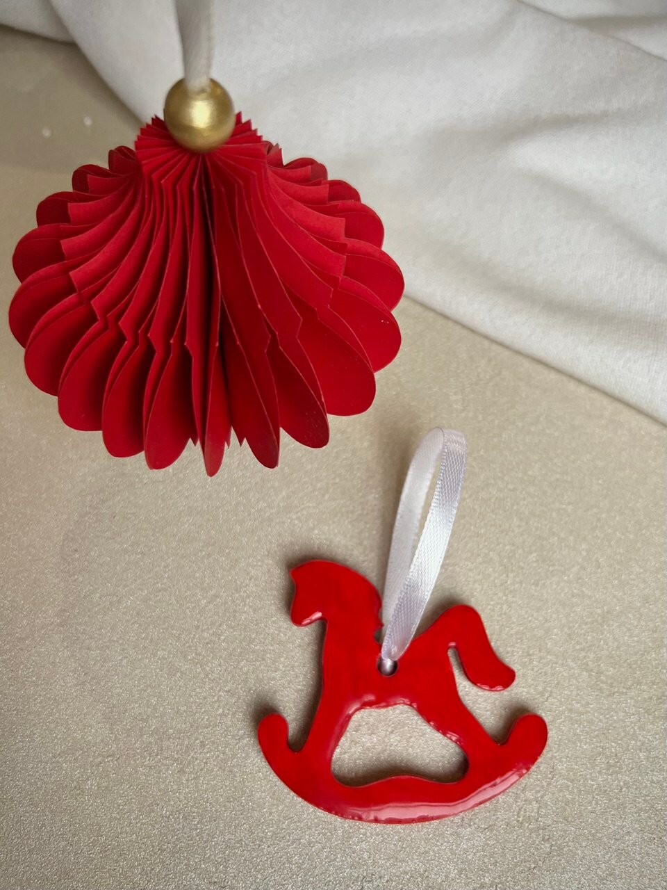 Елочная игрушка "Алая Лошадь", ручная работа, символ 2026года, красная 2 шт