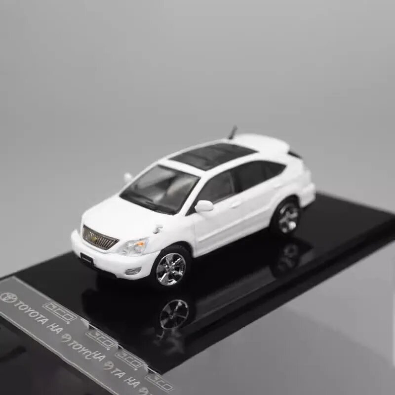 Welly Toyota Harrier белый 1:64