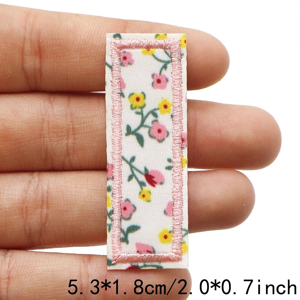 Вышитая буква алфавита I