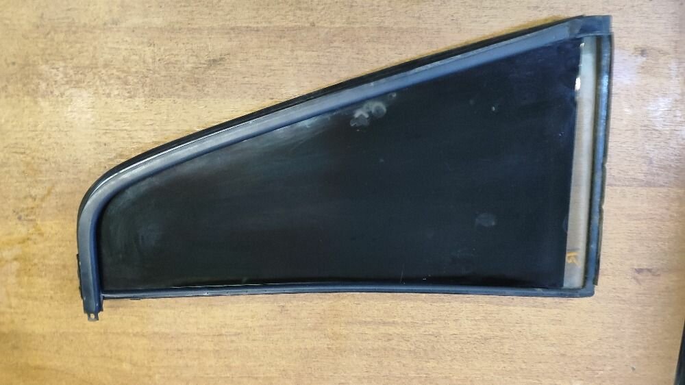 Форточка задней правой двери Kia Sportage I