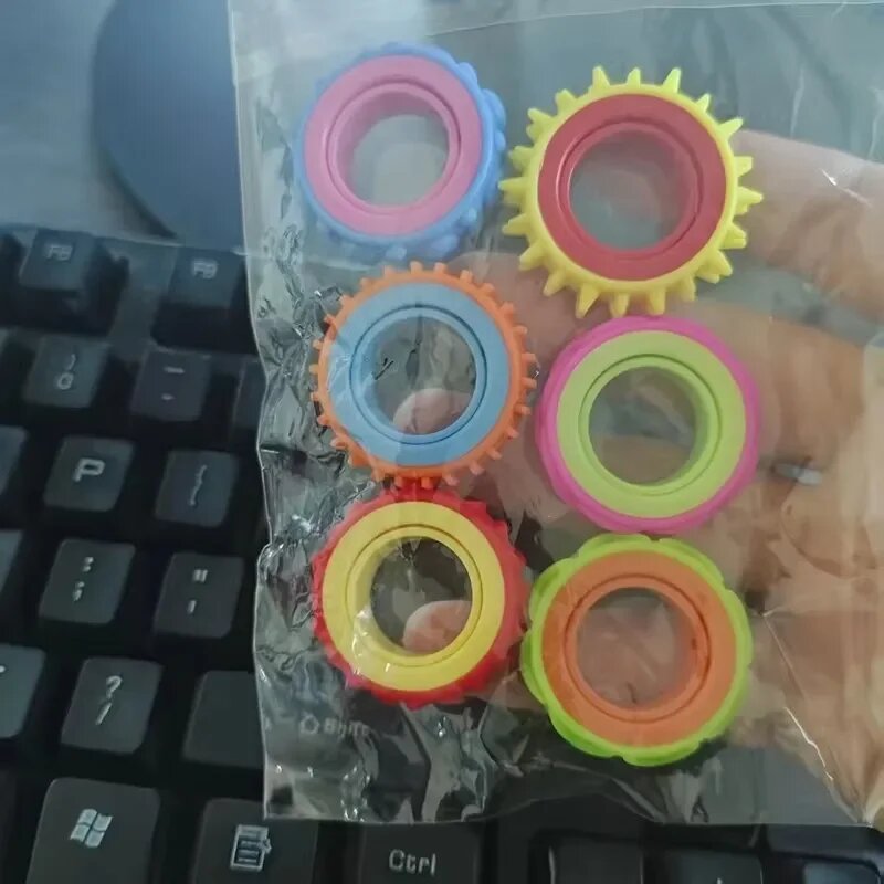 Набор из 6 вращающихся силиконовых колец для снятия стресса