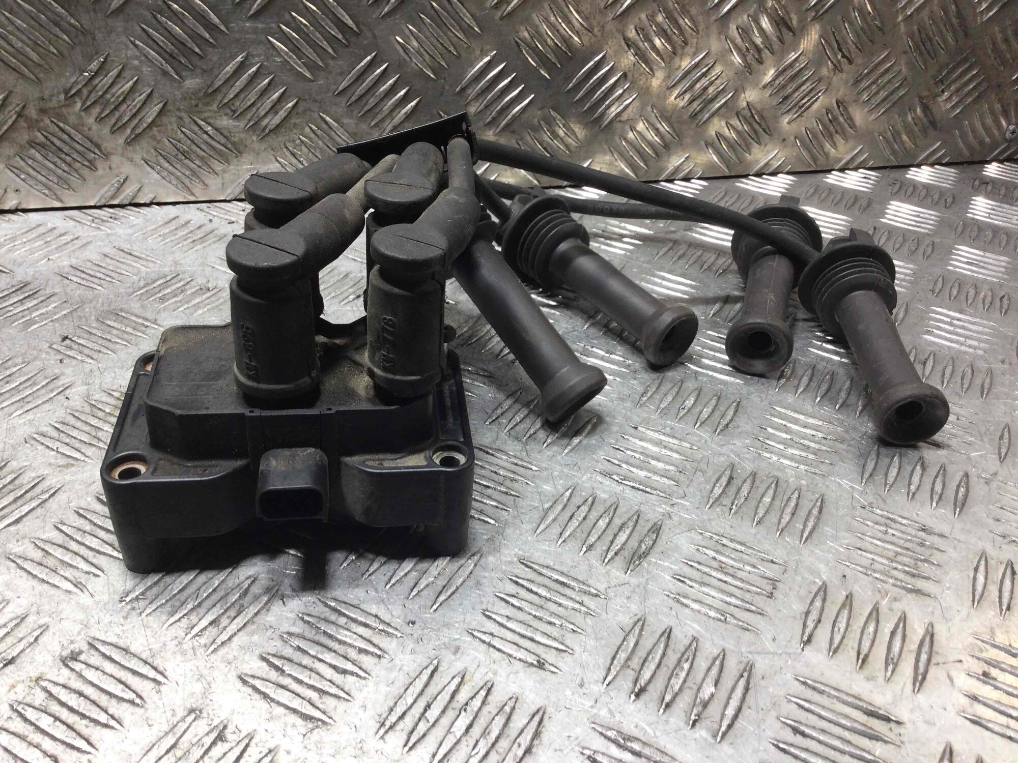 Б/У Катушка зажигания Ford Fiesta 5 поколение (2001-2007) 2006 г.