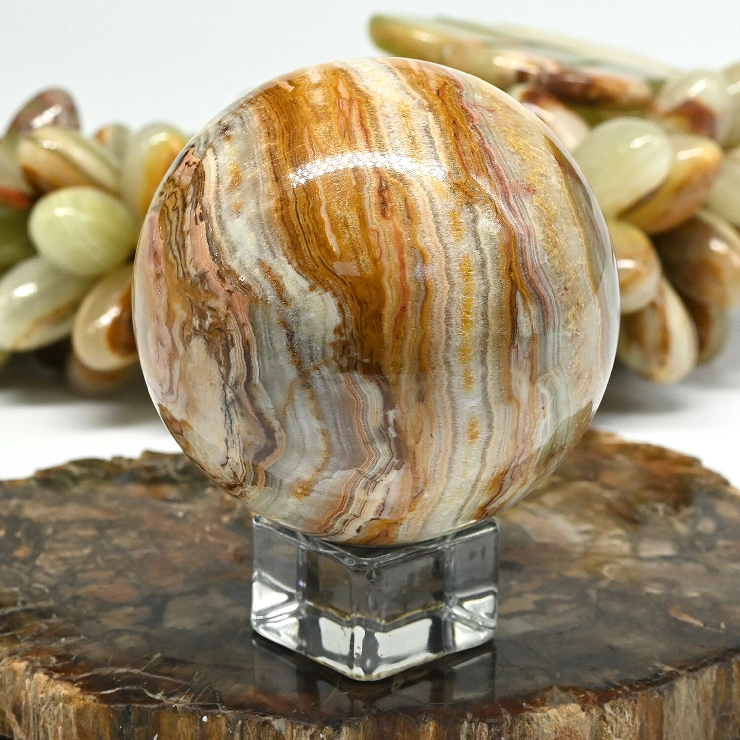 Шар из камня оникс диаметр 60-62мм. .