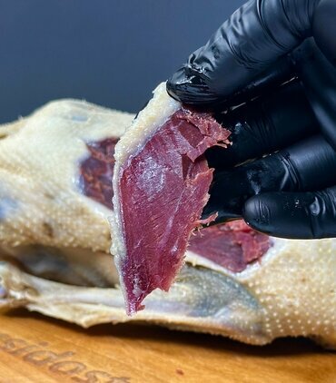 Гусь вяленый, 0,5 шт (1,4 кг)