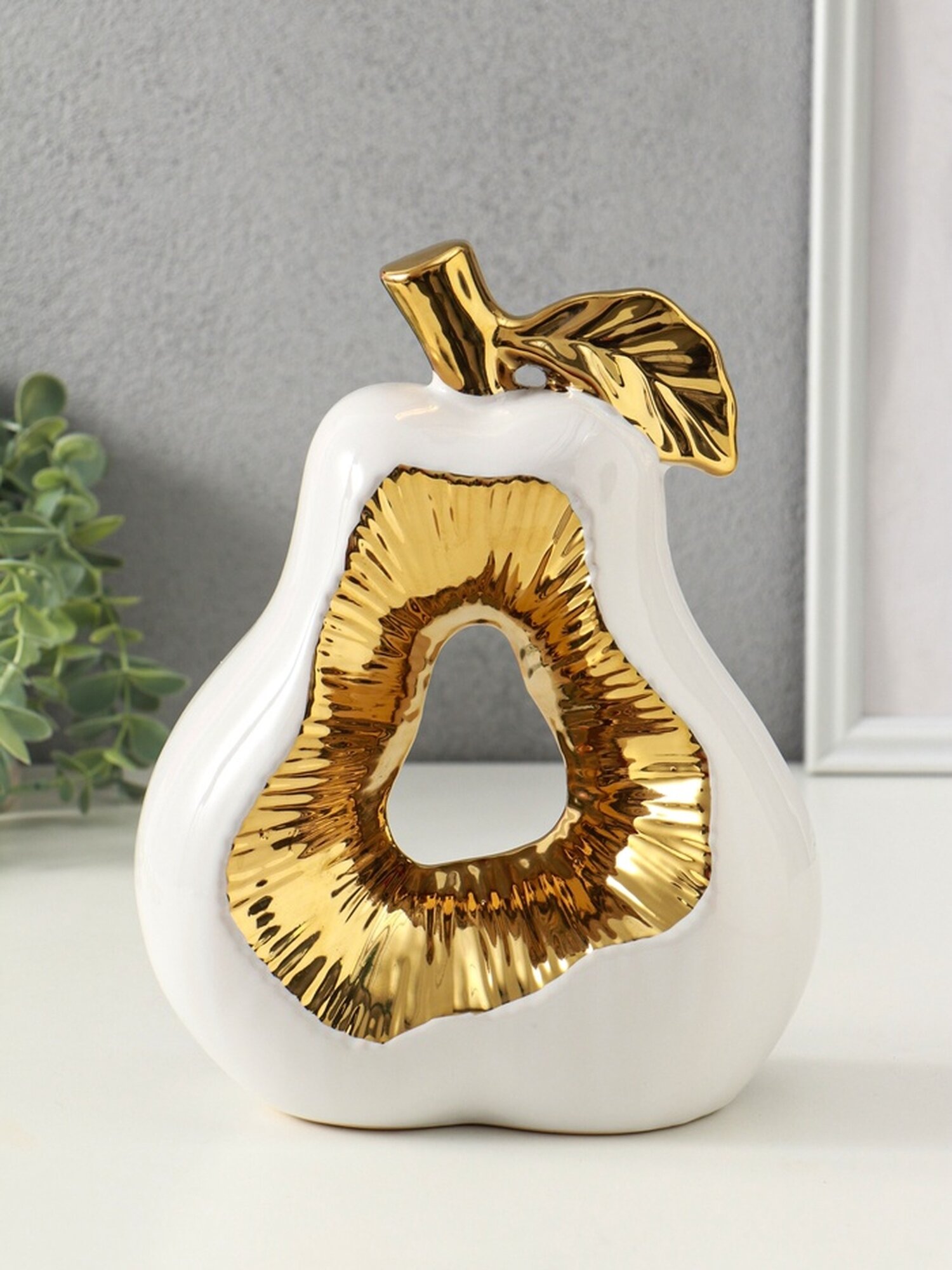 Статуэтка Сима-ленд «Срез груши», керамика, 10x18x24,5 см, белый с золотом