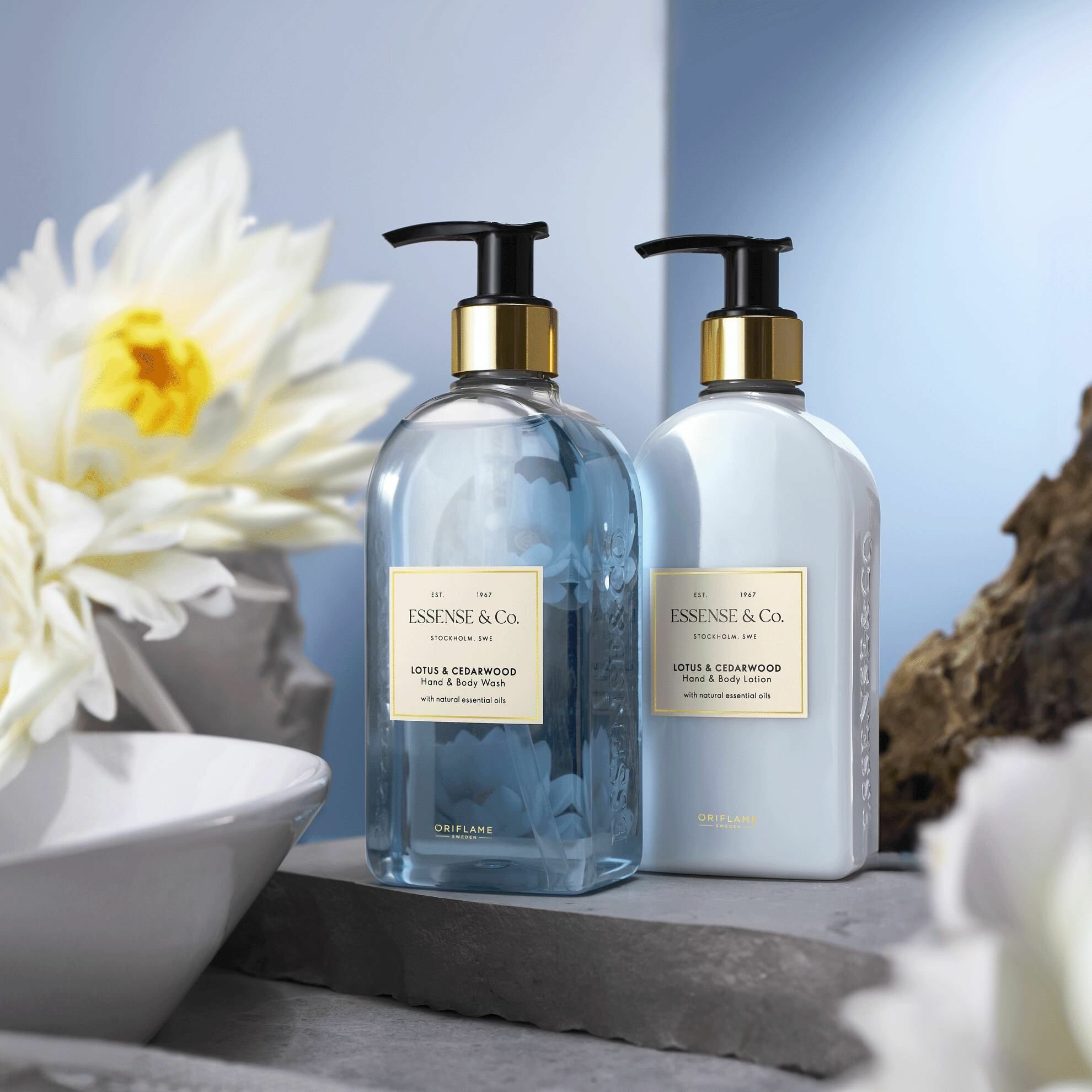Набор для рук и тела с Лотосом и Кедром Essense&Co, из двух предметов. Жидкое мыло, 300 мл+ Лосьон для рук, 300 мл. Подарок девушке. Oriflame