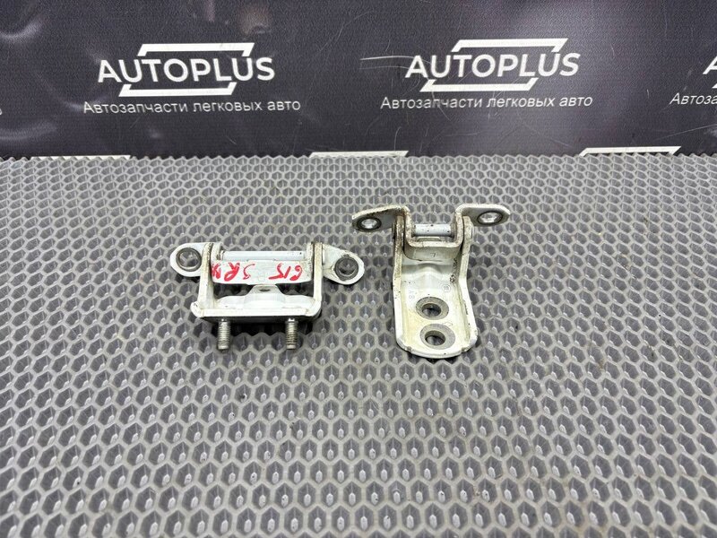 Петля двери Nissan Almera (1.6 K4M 848) Б/У с пробегом