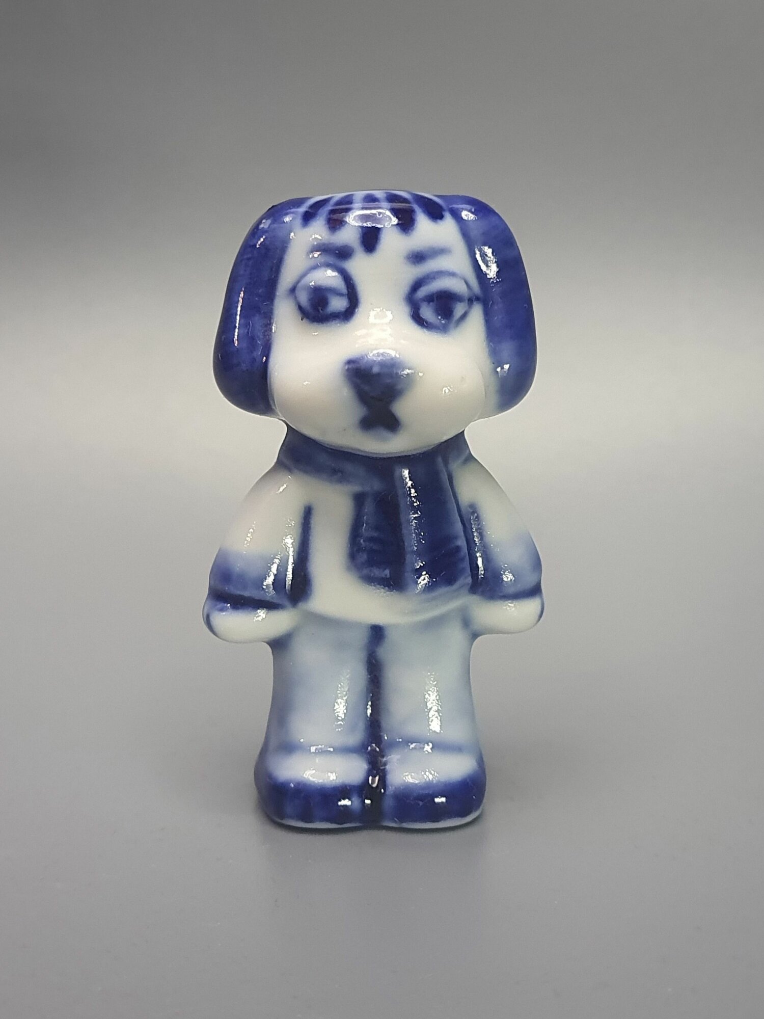 Сувенирная фарфоровая статуэтка Собачка, ручная роспись