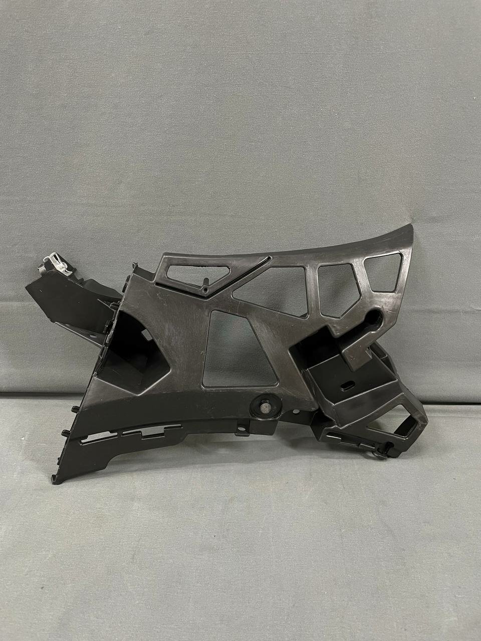 Кронштейн фары Mercedes GLE Coupe A2926200200