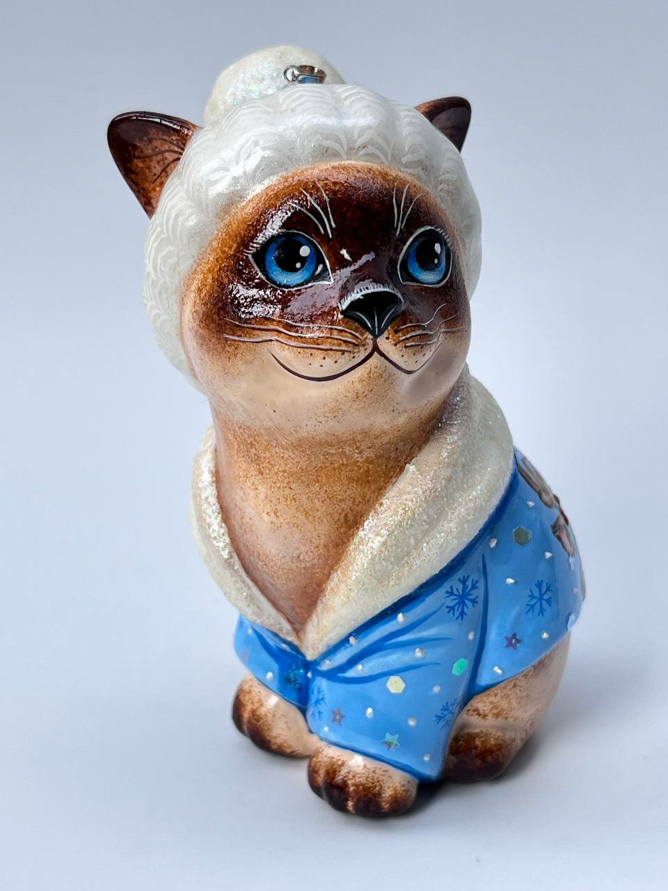 Фигурка интерьерная из фарфора статуэтка Кошечка Тайская в синем