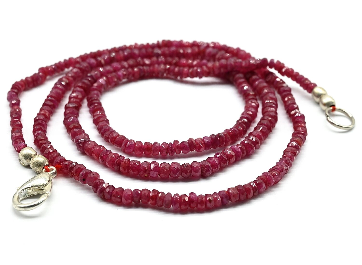 Бусы, корунд