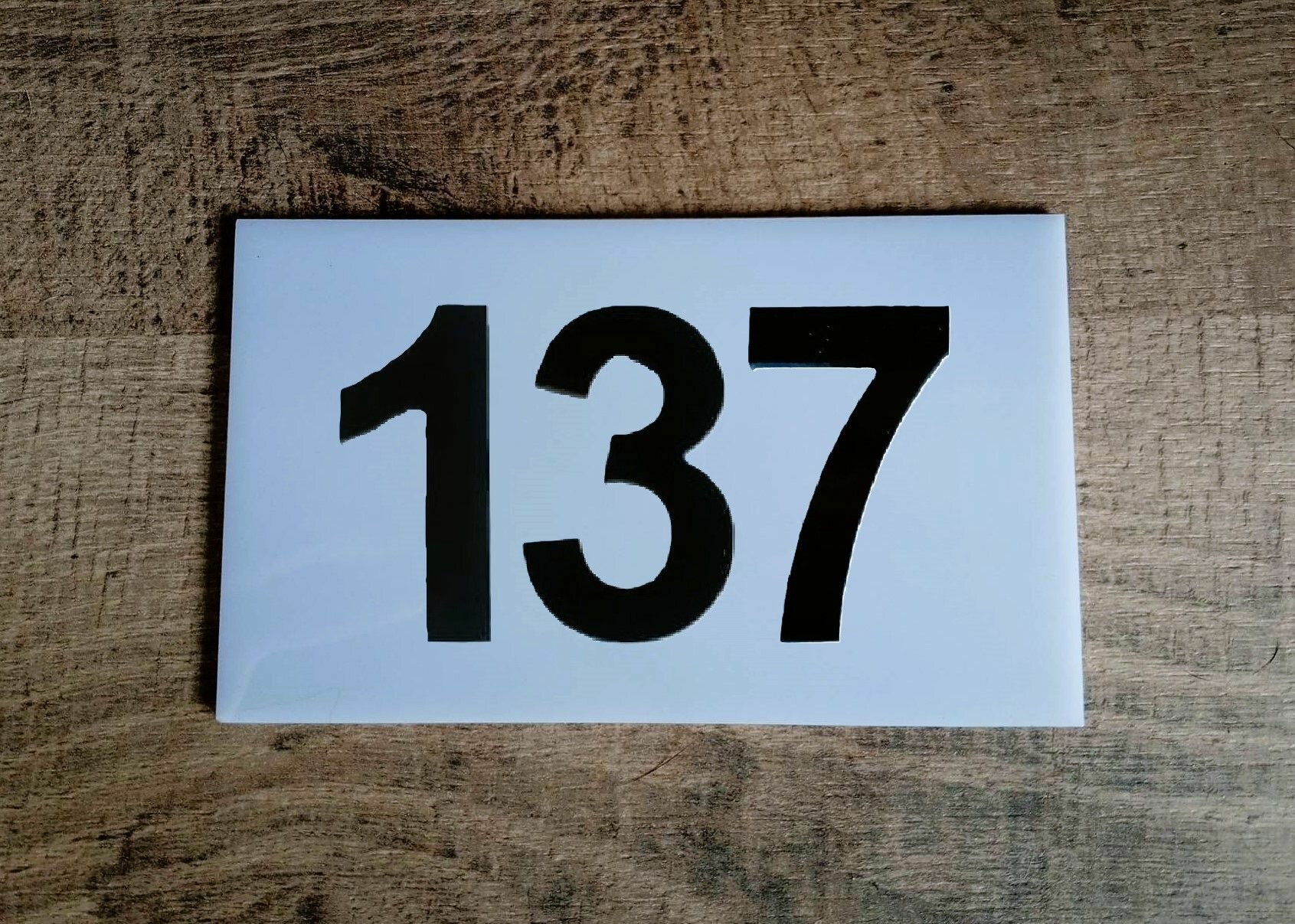 Цифры на дверь, табличка с номером 137