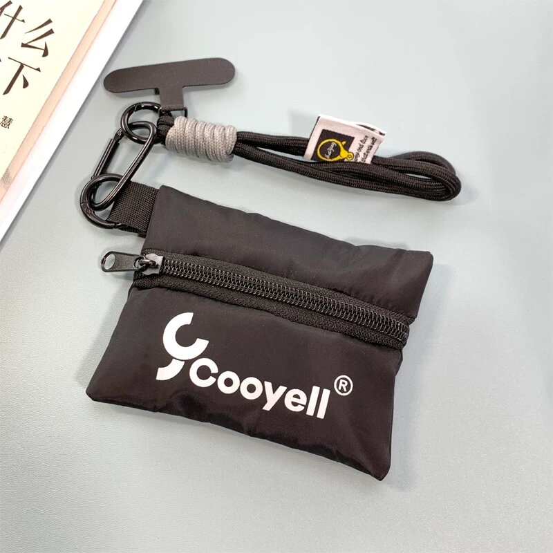 Черная квадратная мини-сумка Cooyel через плечо с черным бирковым коротким шнуром и бело-черными T-зажимами