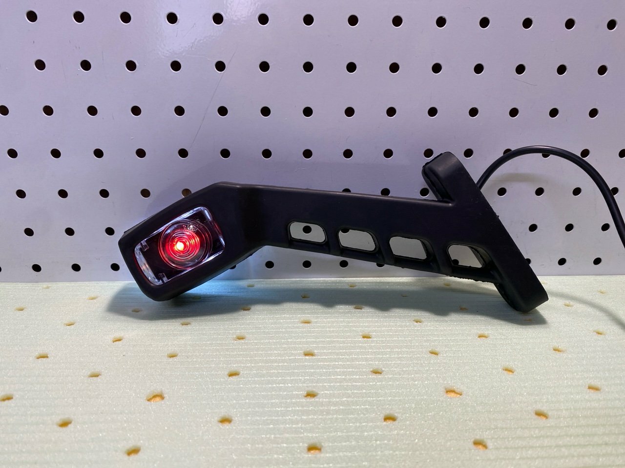 Фонарь габаритный светодиодный, EPDM, с проводом, задний, левый, черный DAF (ДАФ)