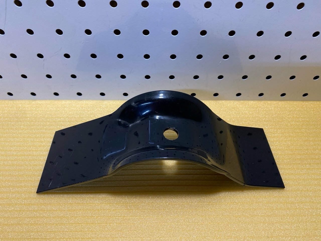 Кронштейн крепления крыла (брызговика) MERCEDES ACTROS AXOR (мерседес актрос аксор)