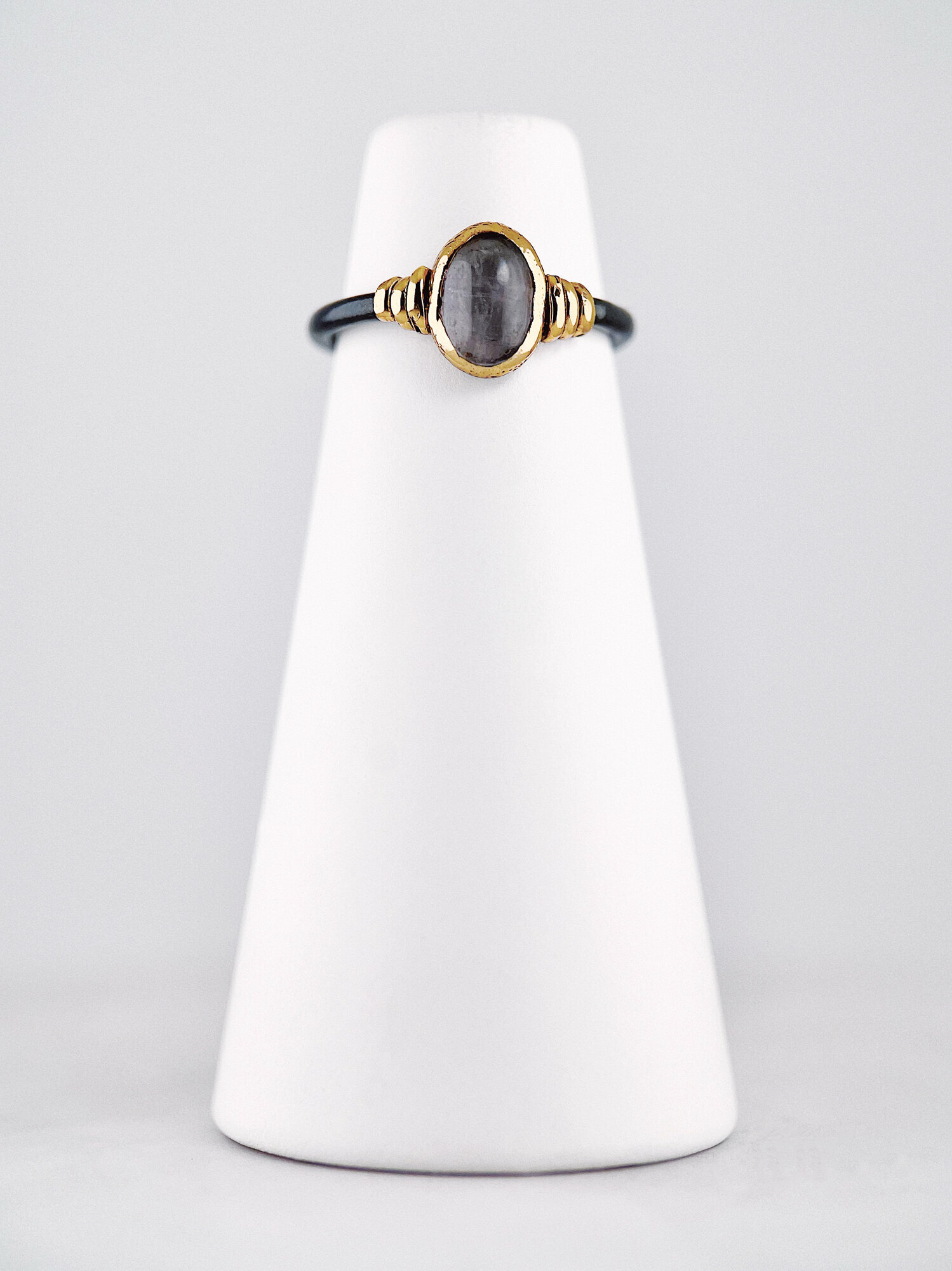 Кольцо помолвочное, тонкое, серебро, 925 проба, золочение, турмалин