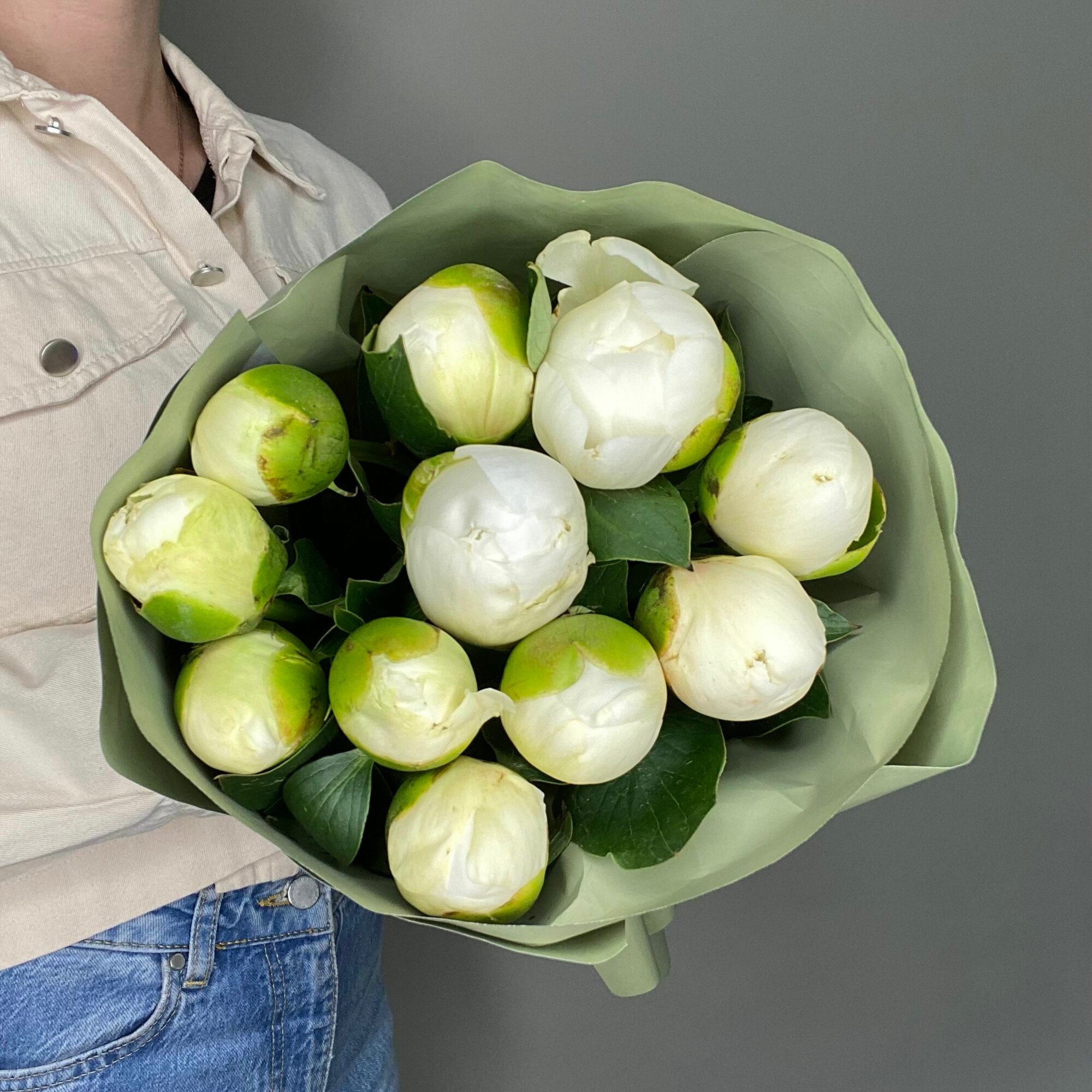 Белые пионы