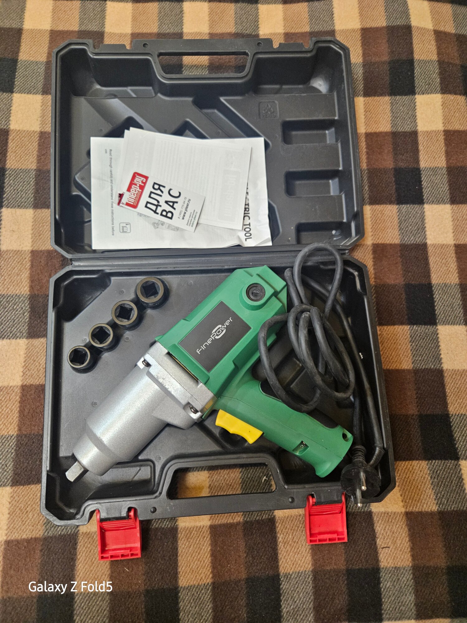 Гайковерт электрический в кейсе с 4 головками FinePower