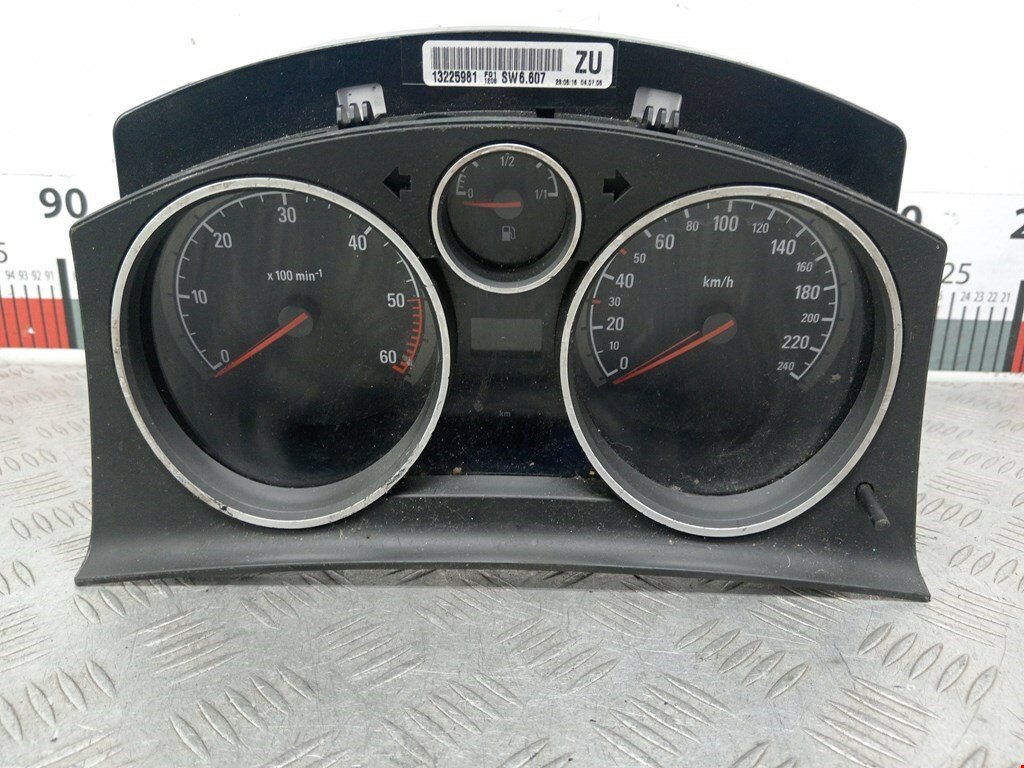 Панель приборная (щиток приборов) Opel Astra H 13243048 арт. 2225369
