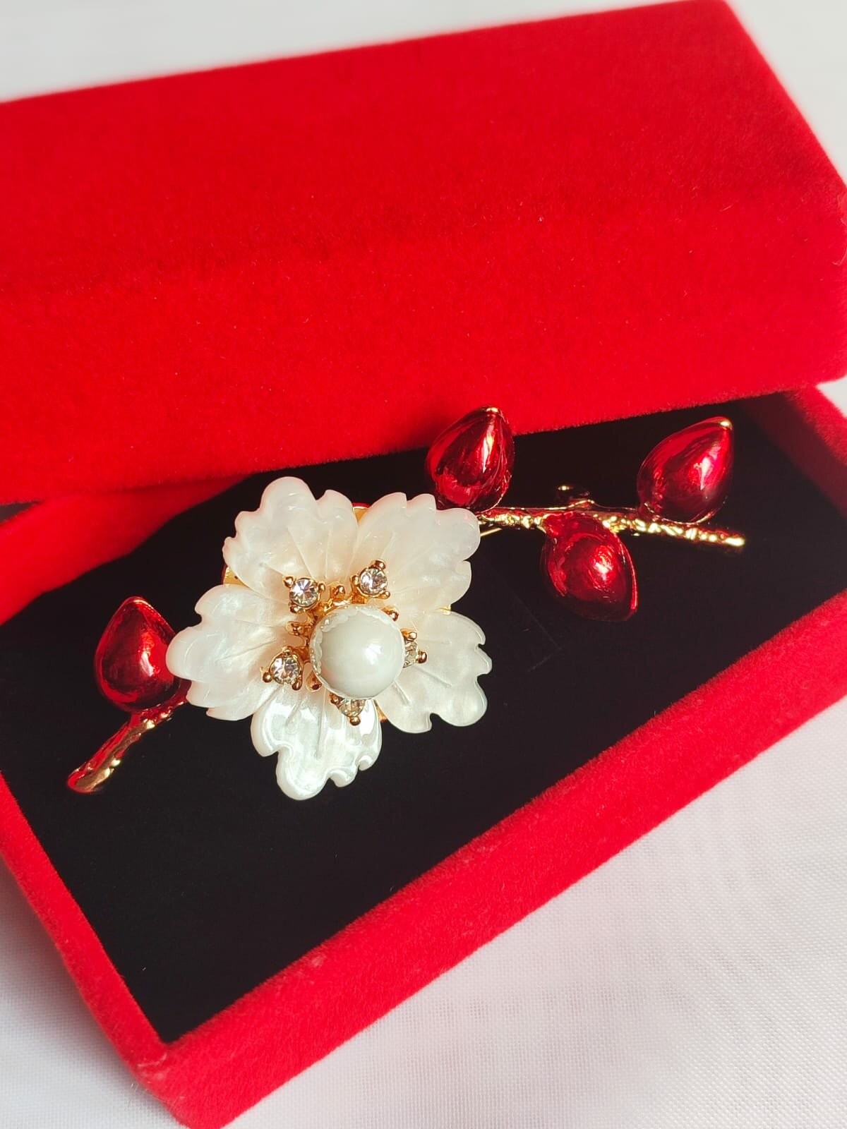 Брошь, жемчуг имитация, хрусталь