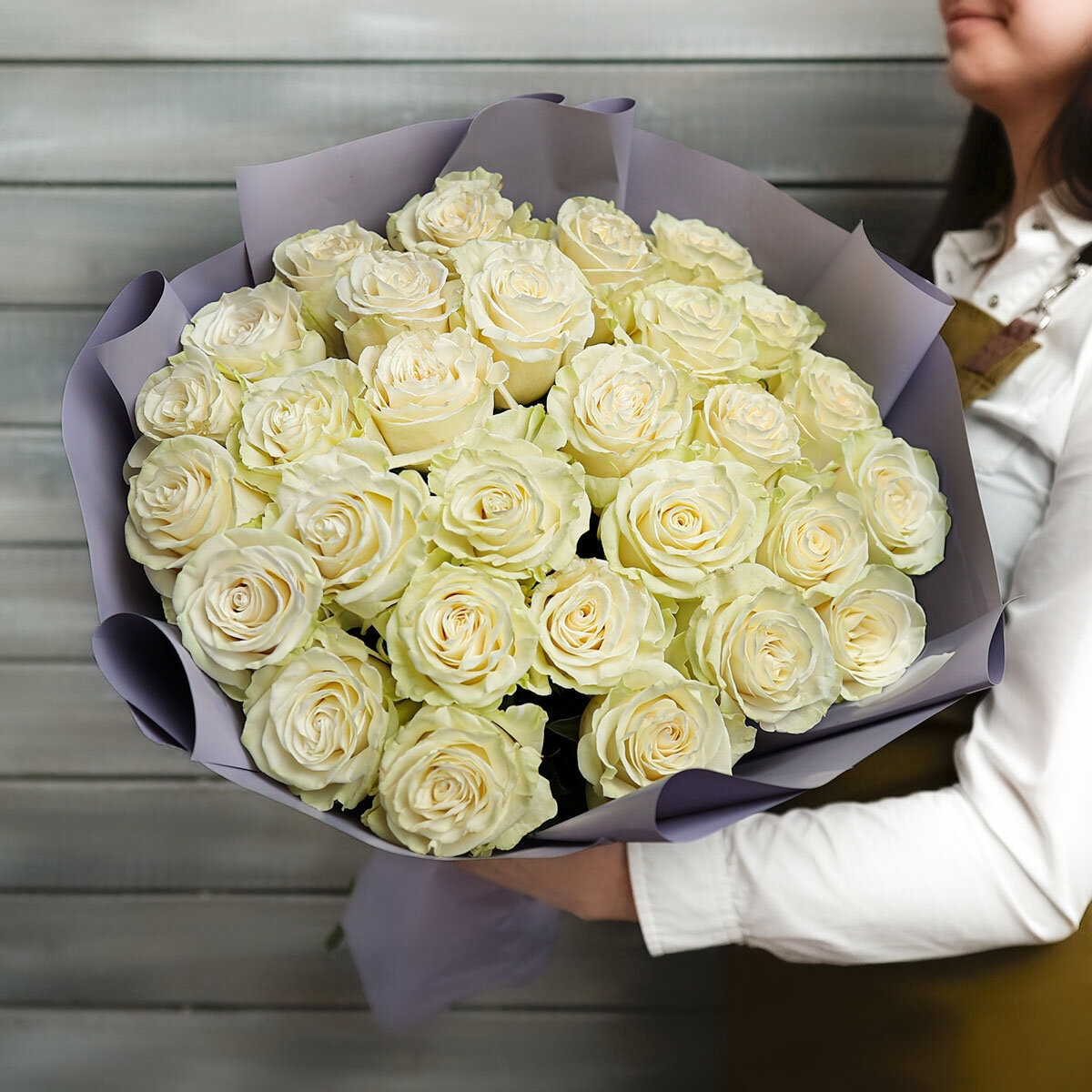 29 белых роз Эквадор, 60 см в упаковке, монобукет от Букет Маркет